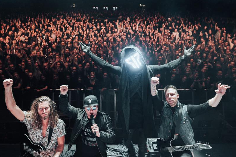 Smash Into Pieces Premieres Music Video on Loudwire – Bionic Buzz