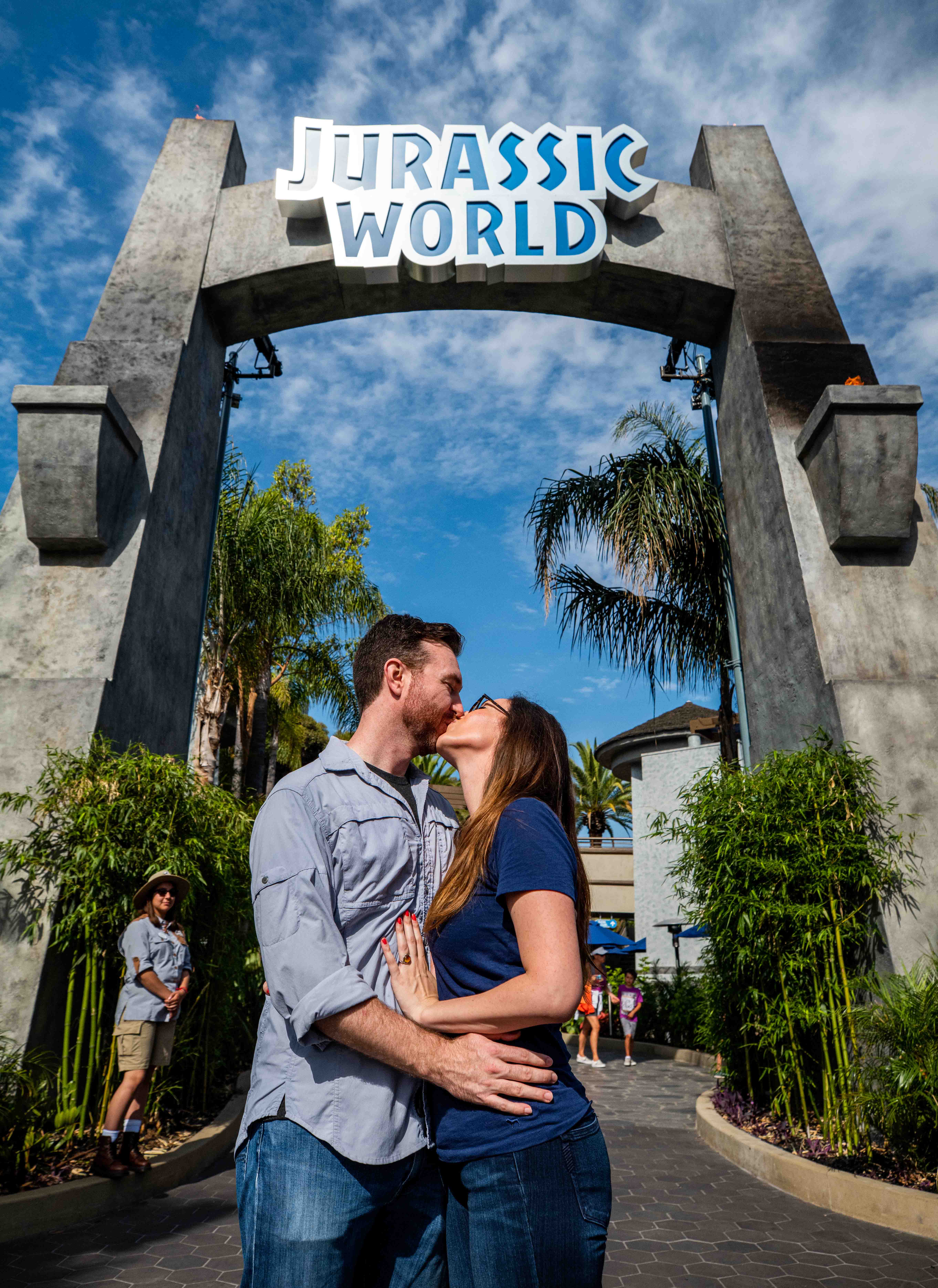 Jurassic World – The Ride – Surprise Proposal Couple Returns – Bionic Buzz