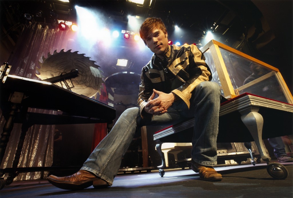 Interview w/ Magician & Singer Darren Romeo – Bionic Buzz