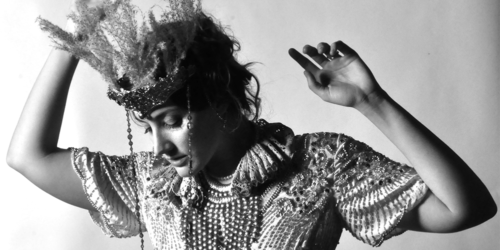 Ebony Buckle Singer Songwriter – Bionic Buzz